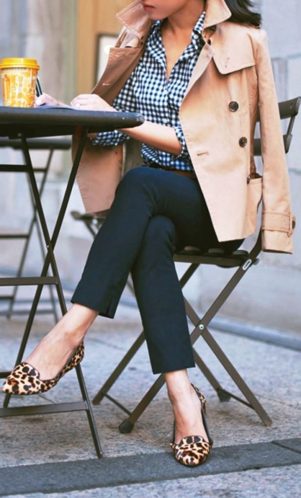25 Awesome Women Checks Outfits For Office Wear