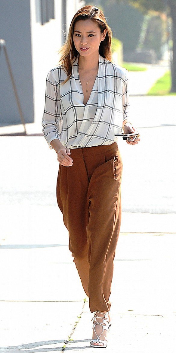 25 Awesome Women Checks Outfits For Office Wear