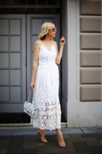 25 Stylish Eyelet Dress Outfit Ideas For Women To Try - Instaloverz