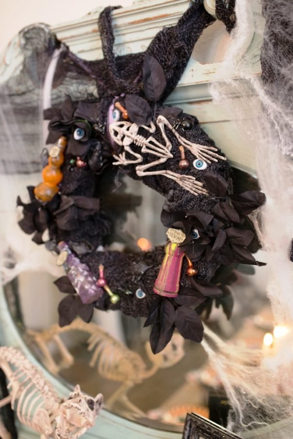 25 Creative DIY Halloween Wreath Tutorial For You - Instaloverz