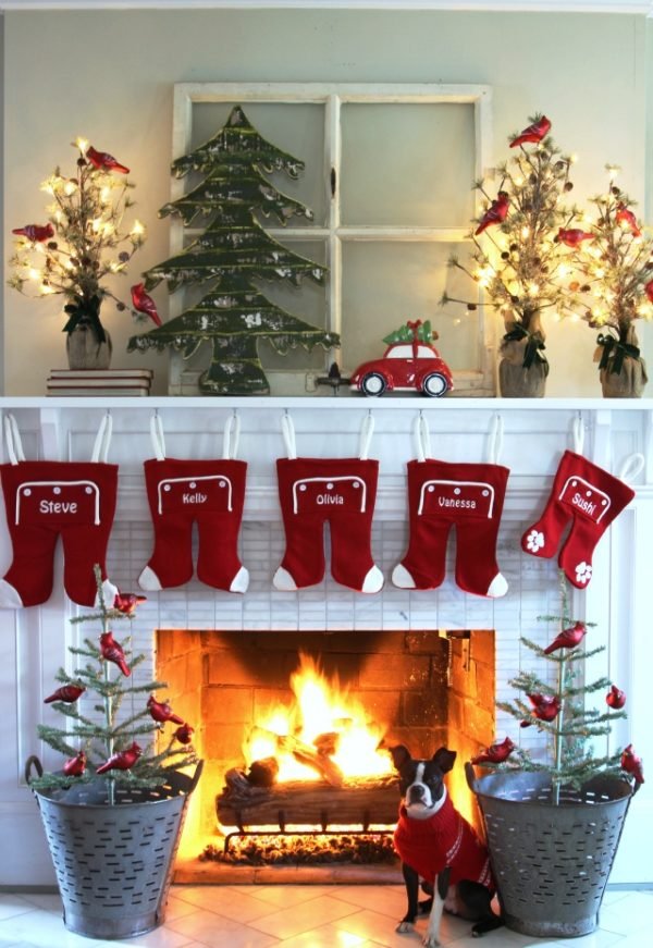 25 Stunning Christmas Fireplace Ideas To Try - Instaloverz
